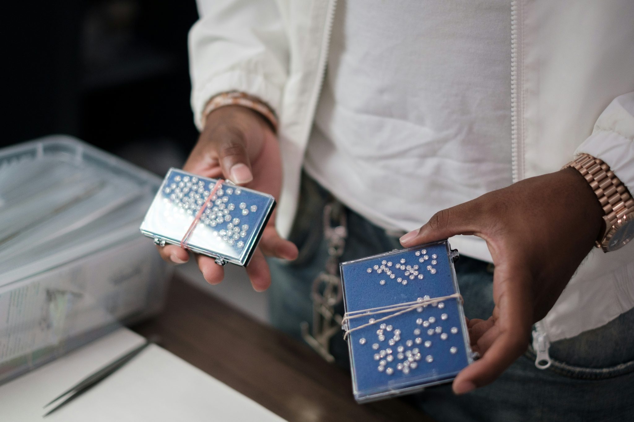 Spotting the Difference: How to Identify Natural Diamonds vs ...